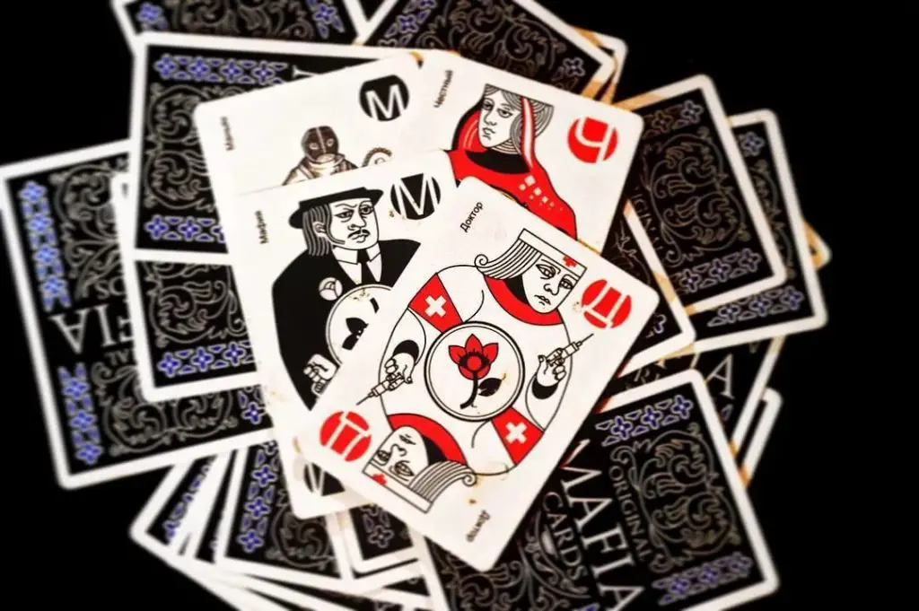 how-to-play-mafia-rules-to-play-with-and-without-cards