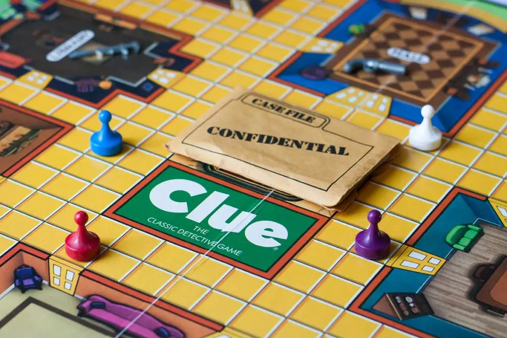 Critique du jeu de société Clue : Un jeu familial amusant et stimulant